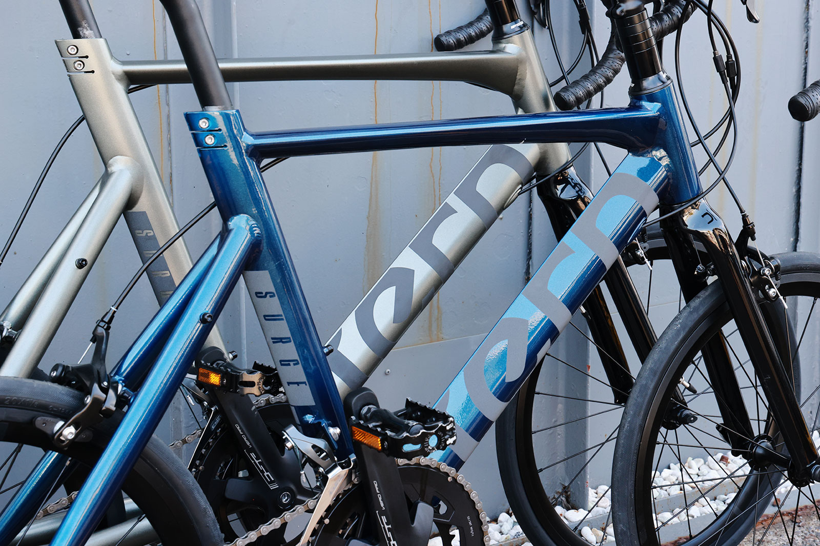 【Limited Color】~Roji Bikes 限定カラーシリーズ第十二弾~ 多彩なシーンでの活躍。利便性とスポーツの融合「SURGE ...