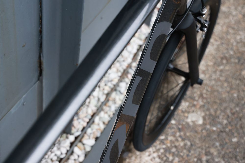 【Limited Color】~Roji Bikes 限定カラーシリーズ第十二弾~ 多彩なシーンでの活躍。利便性とスポーツの融合「SURGE ...