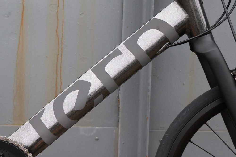 【Limited Color】~Roji Bikes 限定カラーシリーズ第十二弾~ 多彩なシーンでの活躍。利便性とスポーツの融合「SURGE ...